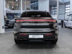 Pelēks Porsche Macan 2026 Rīga, ar dzinēja tilpumu 3.00 L un nobraukumu 14 tūkst. km par 89900 €, foto 4 vietnē AUTOMOTO.COM.LV