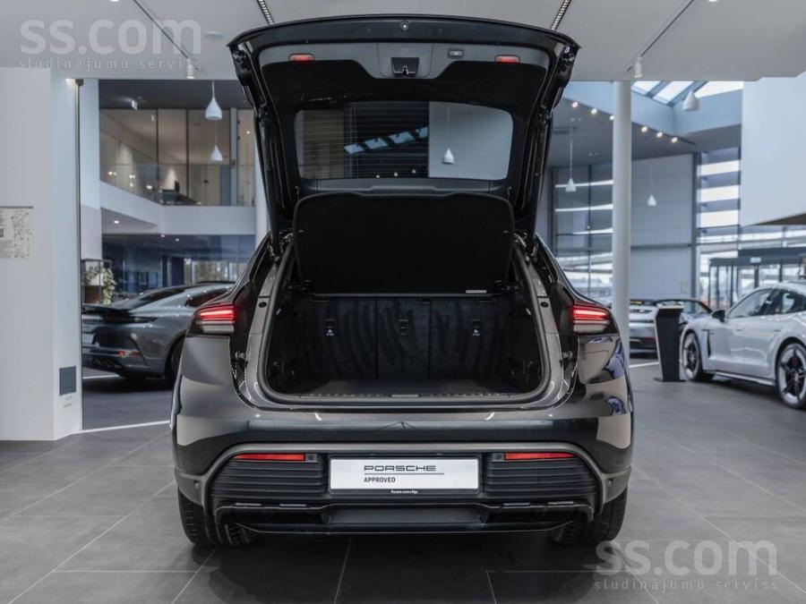 Pelēks Porsche Macan 2026 Rīga, ar dzinēja tilpumu 3.00 L un nobraukumu 14 tūkst. km par 89900 €, foto 12 vietnē AUTOMOTO.COM.LV