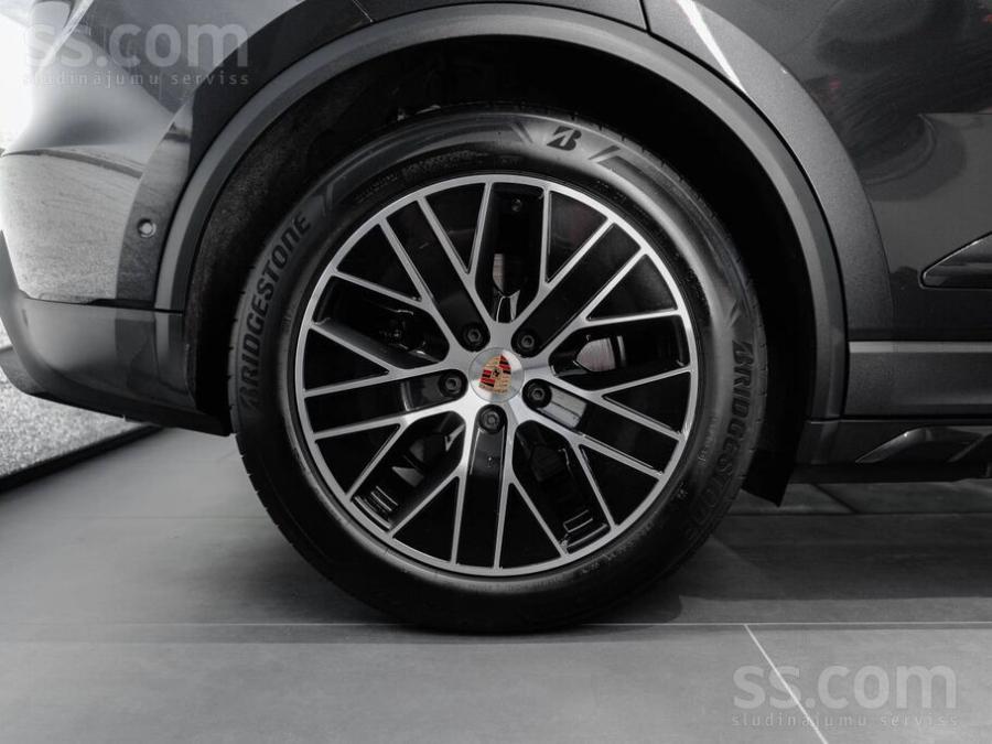 Pelēks Porsche Macan 2026 Rīga, ar dzinēja tilpumu 3.00 L un nobraukumu 14 tūkst. km par 89900 €, foto 14 vietnē AUTOMOTO.COM.LV