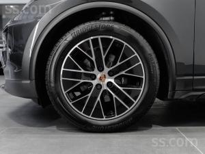Pelēks Porsche Macan 2026 Rīga, ar dzinēja tilpumu 3.00 L un nobraukumu 14 tūkst. km par 89900 €, foto 15 vietnē AUTOMOTO.COM.LV