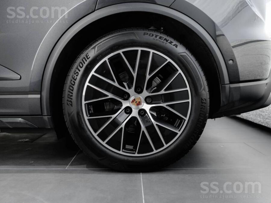 Pelēks Porsche Macan 2026 Rīga, ar dzinēja tilpumu 3.00 L un nobraukumu 14 tūkst. km par 89900 €, foto 16 vietnē AUTOMOTO.COM.LV