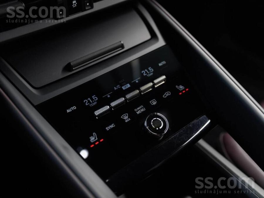 Pelēks Porsche Macan 2026 Rīga, ar dzinēja tilpumu 3.00 L un nobraukumu 14 tūkst. km par 89900 €, foto 31 vietnē AUTOMOTO.COM.LV