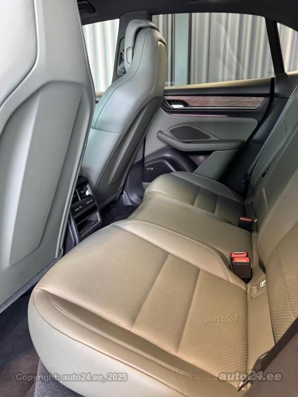 Pelēks Porsche Macan 2024 Tallina, ar dzinēja tilpumu 0.00 L un nobraukumu 15 tūkst. km par 86500 €, foto 11 vietnē AUTOMOTO.COM.LV