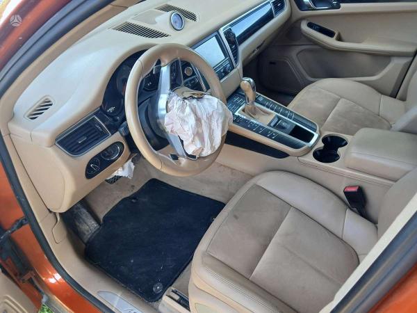 Orange Porsche Macan 2016 in Vilnius, with an engine capacity of 3.00 L and mileage of 134 thousand km for 10500 €, photo 10 on AUTOMOTO.COM.LV