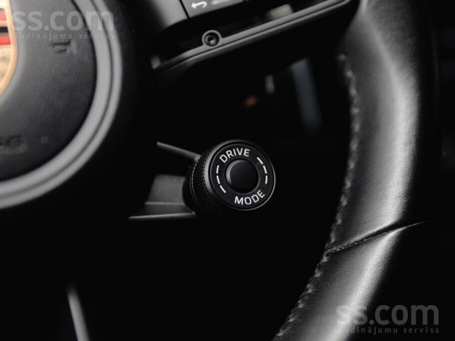 Oranžs Porsche Macan 2022 Rīga, ar dzinēja tilpumu 2.00 L un nobraukumu 78 tūkst. km par 49900 €, foto 25 vietnē AUTOMOTO.COM.LV