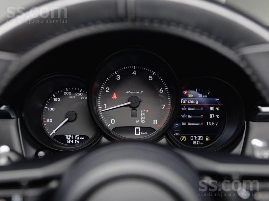 Oranžs Porsche Macan 2022 Rīga, ar dzinēja tilpumu 2.00 L un nobraukumu 78 tūkst. km par 49900 €, foto 35 vietnē AUTOMOTO.COM.LV