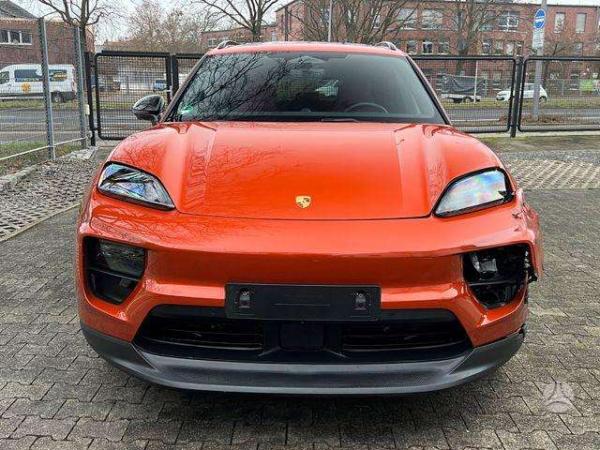 Orange Porsche Macan 2024 in Panevezys, with an engine capacity of 0.00 L and mileage of 41 thousand km for 52000 €, photo 2 on AUTOMOTO.COM.LV
