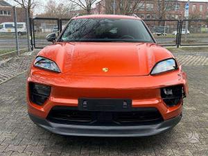 Orange Porsche Macan 2024 in Panevezys, with an engine capacity of 0.00 L and mileage of 41 thousand km for 52000 €, photo 2 on AUTOMOTO.COM.LV