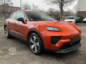 Orange Porsche Macan 2024 in Panevezys, with an engine capacity of 0.00 L and mileage of 41 thousand km for 52000 €, photo 3 on AUTOMOTO.COM.LV