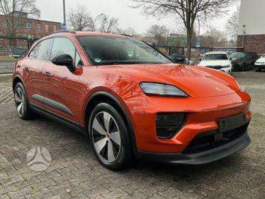 Orange Porsche Macan 2024 in Panevezys, with an engine capacity of 0.00 L and mileage of 41 thousand km for 52000 €, photo 3 on AUTOMOTO.COM.LV