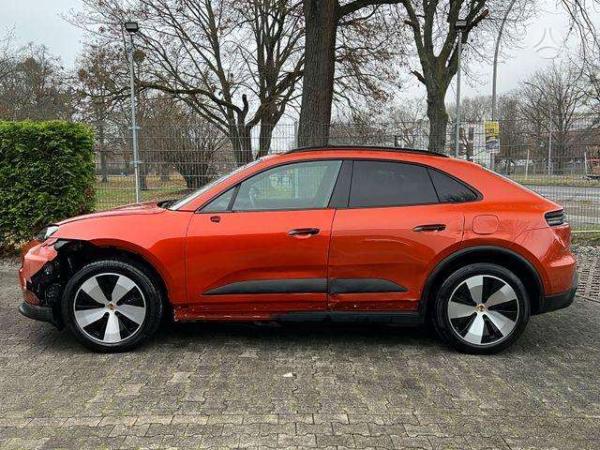 Orange Porsche Macan 2024 in Panevezys, with an engine capacity of 0.00 L and mileage of 41 thousand km for 52000 €, photo 5 on AUTOMOTO.COM.LV