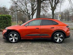 Orange Porsche Macan 2024 in Panevezys, with an engine capacity of 0.00 L and mileage of 41 thousand km for 52000 €, photo 5 on AUTOMOTO.COM.LV