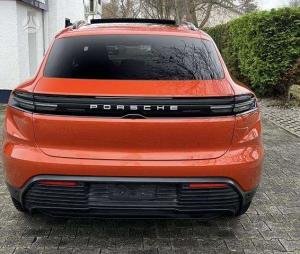 Orange Porsche Macan 2024 in Panevezys, with an engine capacity of 0.00 L and mileage of 41 thousand km for 52000 €, photo 8 on AUTOMOTO.COM.LV