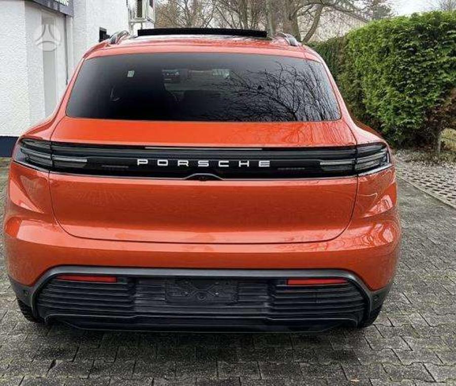 Orange Porsche Macan 2024 in Panevezys, with an engine capacity of 0.00 L and mileage of 41 thousand km for 52000 €, photo 8 on AUTOMOTO.COM.LV