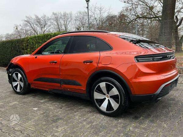 Orange Porsche Macan 2024 in Panevezys, with an engine capacity of 0.00 L and mileage of 41 thousand km for 52000 €, photo 10 on AUTOMOTO.COM.LV