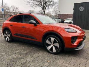 Orange Porsche Macan 2024 in Panevezys, with an engine capacity of 0.00 L and mileage of 41 thousand km for 52000 €, photo 12 on AUTOMOTO.COM.LV