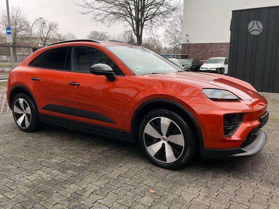 Orange Porsche Macan 2024 in Panevezys, with an engine capacity of 0.00 L and mileage of 41 thousand km for 52000 €, photo 12 on AUTOMOTO.COM.LV