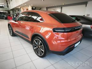 Orange Porsche Macan 2025 in Riga, with an engine capacity of 0.00 L and mileage of 20 thousand km for 80900 €, photo 4 on AUTOMOTO.COM.LV