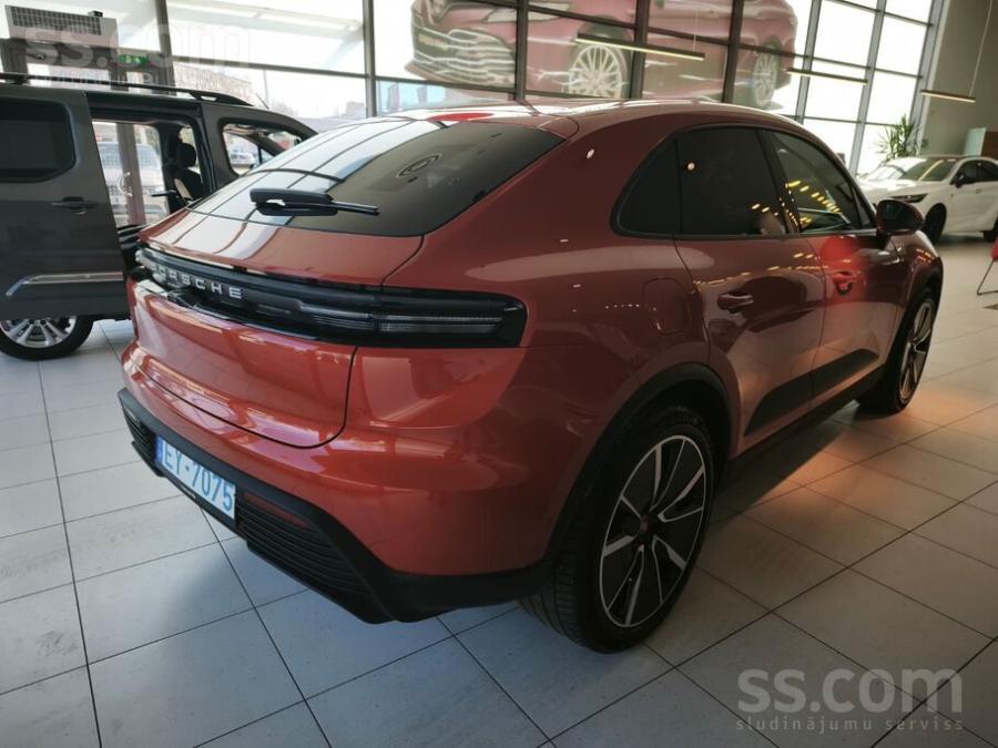 Orange Porsche Macan 2025 in Riga, with an engine capacity of 0.00 L and mileage of 20 thousand km for 80900 €, photo 5 on AUTOMOTO.COM.LV