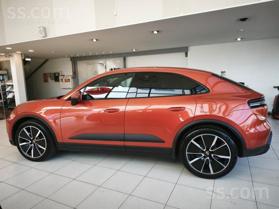 Orange Porsche Macan 2025 in Riga, with an engine capacity of 0.00 L and mileage of 20 thousand km for 80900 €, photo 6 on AUTOMOTO.COM.LV