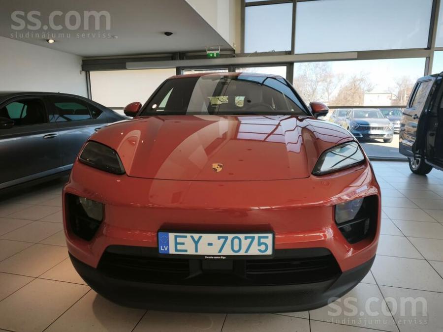 Orange Porsche Macan 2025 in Riga, with an engine capacity of 0.00 L and mileage of 20 thousand km for 80900 €, photo 7 on AUTOMOTO.COM.LV