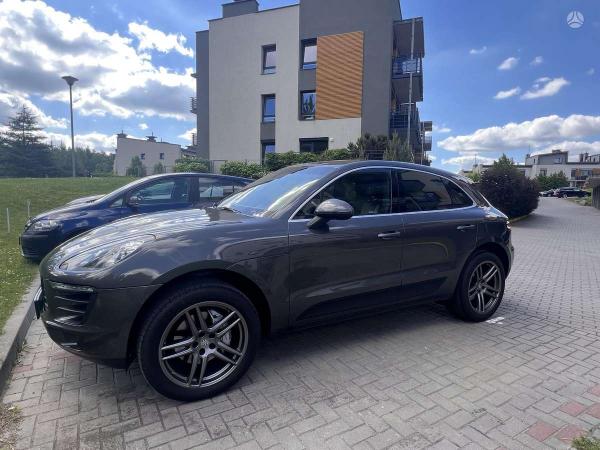 Sarkans Porsche Macan 2014 Viļņa, ar dzinēja tilpumu 2.97 L un nobraukumu 248 tūkst. km par 17000 €, foto 2 vietnē AUTOMOTO.COM.LV