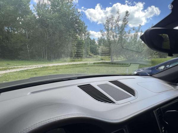 Sarkans Porsche Macan 2014 Viļņa, ar dzinēja tilpumu 2.97 L un nobraukumu 248 tūkst. km par 17000 €, foto 9 vietnē AUTOMOTO.COM.LV