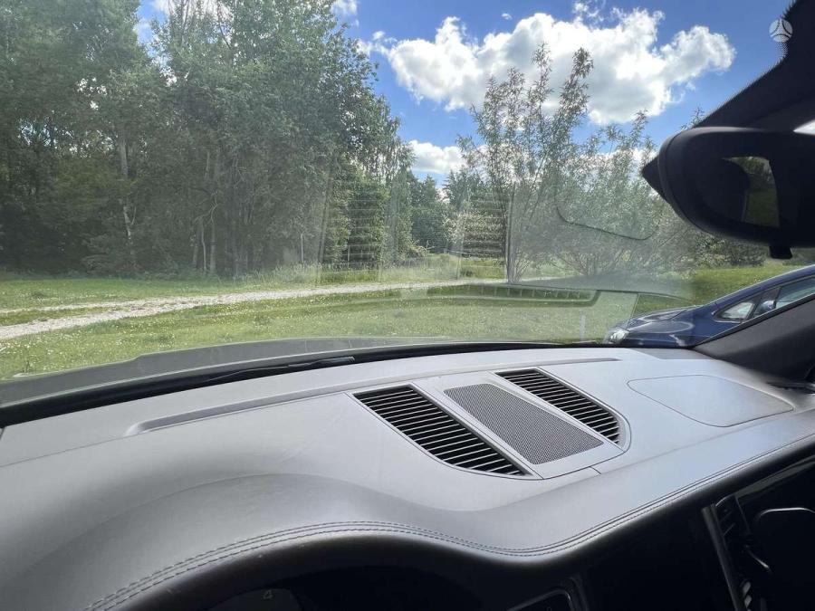 Sarkans Porsche Macan 2014 Viļņa, ar dzinēja tilpumu 2.97 L un nobraukumu 248 tūkst. km par 17000 €, foto 10 vietnē AUTOMOTO.COM.LV