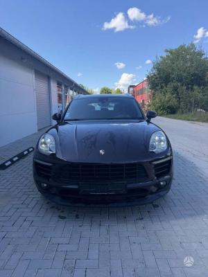 Sarkans Porsche Macan 2015 Kauņa, ar dzinēja tilpumu 2.97 L un nobraukumu 175 tūkst. km par 16300 €, foto  vietnē AUTOMOTO.COM.LV