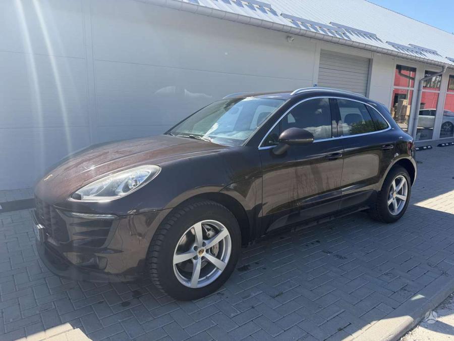Sarkans Porsche Macan 2015 Kauņa, ar dzinēja tilpumu 2.97 L un nobraukumu 175 tūkst. km par 16300 €, foto 5 vietnē AUTOMOTO.COM.LV