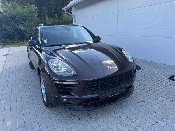 Red Porsche Macan 2015 in Kaunas, with an engine capacity of 2.97 L and mileage of 175 thousand km for 16300 €, photo 7 on AUTOMOTO.COM.LV