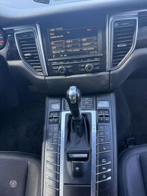 Sarkans Porsche Macan 2015 Kauņa, ar dzinēja tilpumu 2.97 L un nobraukumu 175 tūkst. km par 16300 €, foto 13 vietnē AUTOMOTO.COM.LV