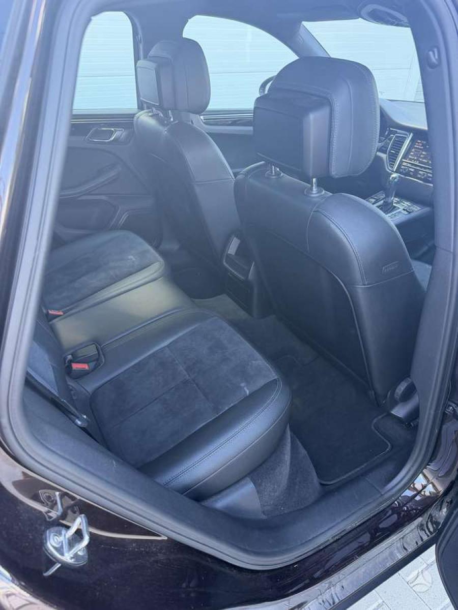Sarkans Porsche Macan 2015 Kauņa, ar dzinēja tilpumu 2.97 L un nobraukumu 175 tūkst. km par 16300 €, foto 14 vietnē AUTOMOTO.COM.LV