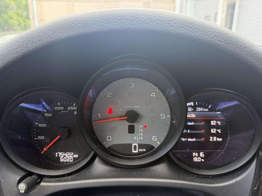 Sarkans Porsche Macan 2015 Kauņa, ar dzinēja tilpumu 2.97 L un nobraukumu 175 tūkst. km par 16300 €, foto 15 vietnē AUTOMOTO.COM.LV