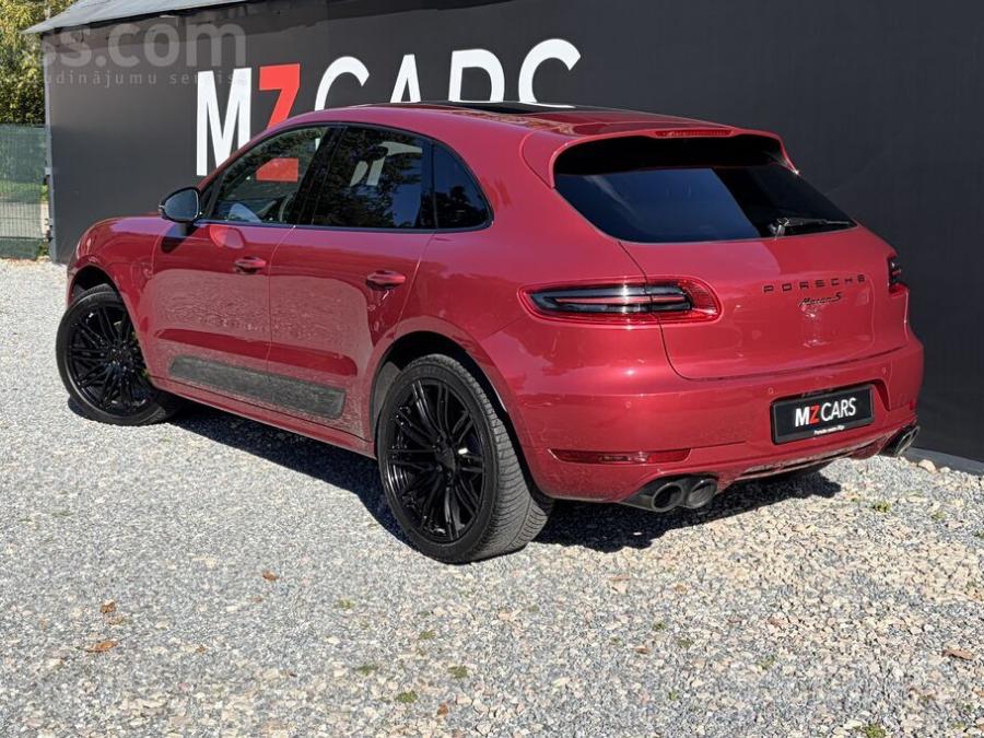 Red Porsche Macan 2015 in Riga, with an engine capacity of 3.00 L and mileage of 116 thousand km for 31990 €, photo 4 on AUTOMOTO.COM.LV