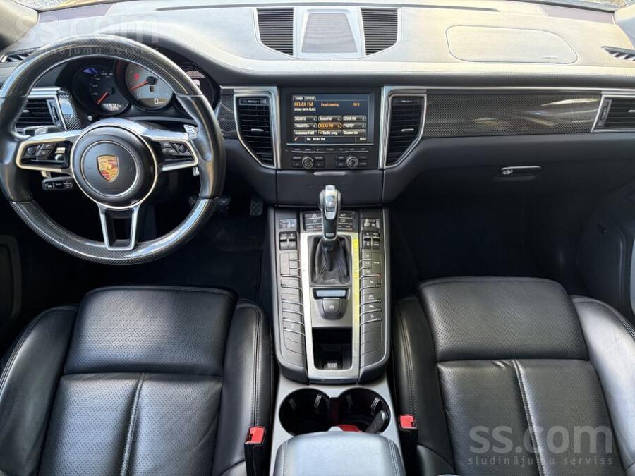 Red Porsche Macan 2015 in Riga, with an engine capacity of 3.00 L and mileage of 116 thousand km for 31990 €, photo 9 on AUTOMOTO.COM.LV