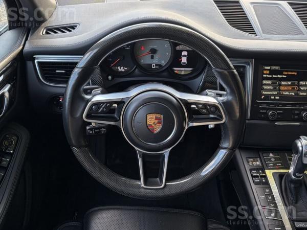 Red Porsche Macan 2015 in Riga, with an engine capacity of 3.00 L and mileage of 116 thousand km for 31990 €, photo 11 on AUTOMOTO.COM.LV