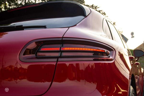 Sarkans Porsche Macan 2017 Alīta, ar dzinēja tilpumu 3.60 L un nobraukumu 45 tūkst. km par 39500 €, foto 7 vietnē AUTOMOTO.COM.LV