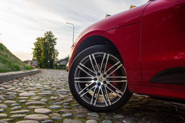 Sarkans Porsche Macan 2017 Alīta, ar dzinēja tilpumu 3.60 L un nobraukumu 45 tūkst. km par 39500 €, foto 9 vietnē AUTOMOTO.COM.LV
