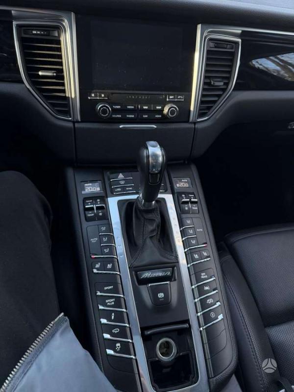 Sarkans Porsche Macan 2018 Pasvalys, ar dzinēja tilpumu 1.98 L un nobraukumu 41 tūkst. km par 28500 €, foto 11 vietnē AUTOMOTO.COM.LV