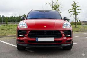 Red Porsche Macan 2019 in Vilnius, with an engine capacity of 1.98 L and mileage of 67 thousand km for 39950 €, photo 4 on AUTOMOTO.COM.LV