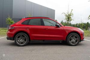 Red Porsche Macan 2019 in Vilnius, with an engine capacity of 1.98 L and mileage of 67 thousand km for 39950 €, photo 7 on AUTOMOTO.COM.LV