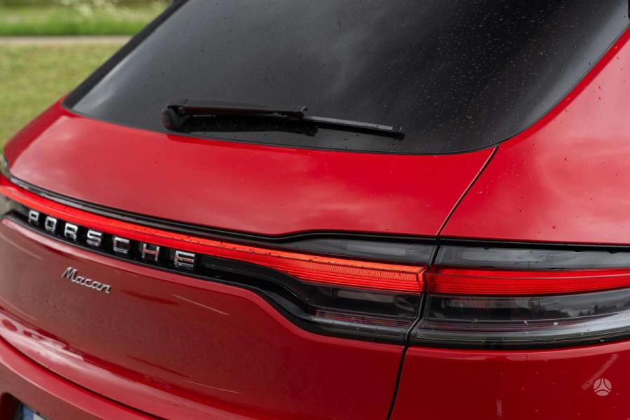 Red Porsche Macan 2019 in Vilnius, with an engine capacity of 1.98 L and mileage of 67 thousand km for 39950 €, photo 8 on AUTOMOTO.COM.LV