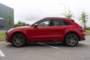 Red Porsche Macan 2019 in Vilnius, with an engine capacity of 1.98 L and mileage of 67 thousand km for 39950 €, photo 12 on AUTOMOTO.COM.LV