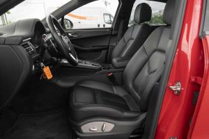 Red Porsche Macan 2019 in Vilnius, with an engine capacity of 1.98 L and mileage of 67 thousand km for 39950 €, photo 14 on AUTOMOTO.COM.LV