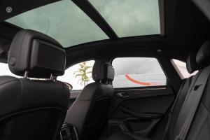 Red Porsche Macan 2019 in Vilnius, with an engine capacity of 1.98 L and mileage of 67 thousand km for 39950 €, photo 15 on AUTOMOTO.COM.LV