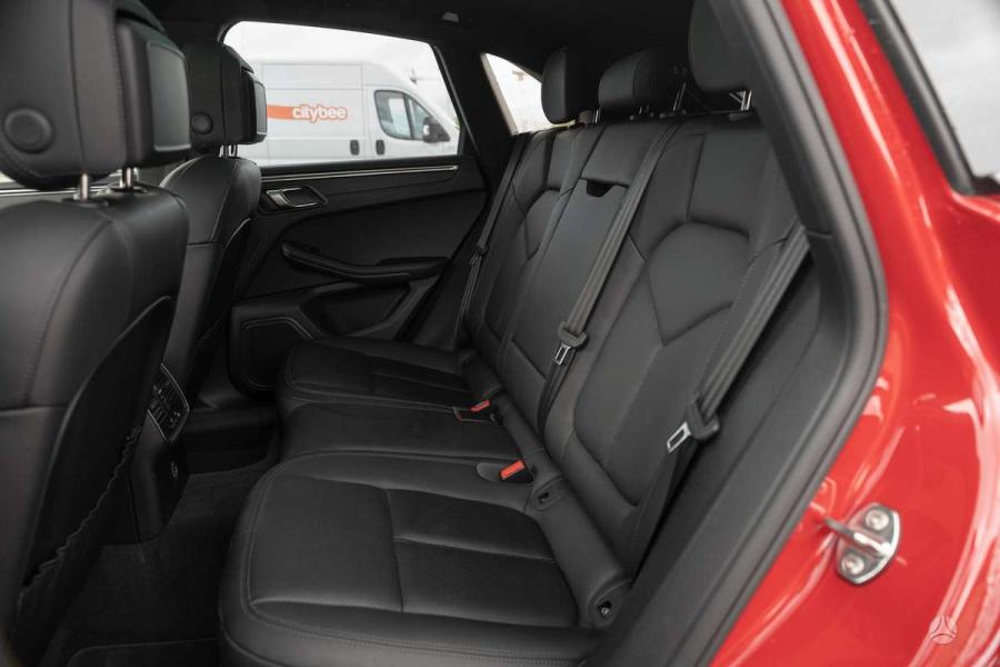 Red Porsche Macan 2019 in Vilnius, with an engine capacity of 1.98 L and mileage of 67 thousand km for 39950 €, photo 16 on AUTOMOTO.COM.LV