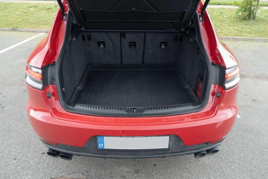 Red Porsche Macan 2019 in Vilnius, with an engine capacity of 1.98 L and mileage of 67 thousand km for 39950 €, photo 17 on AUTOMOTO.COM.LV