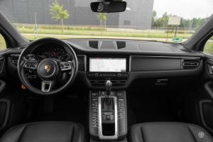 Red Porsche Macan 2019 in Vilnius, with an engine capacity of 1.98 L and mileage of 67 thousand km for 39950 €, photo 18 on AUTOMOTO.COM.LV