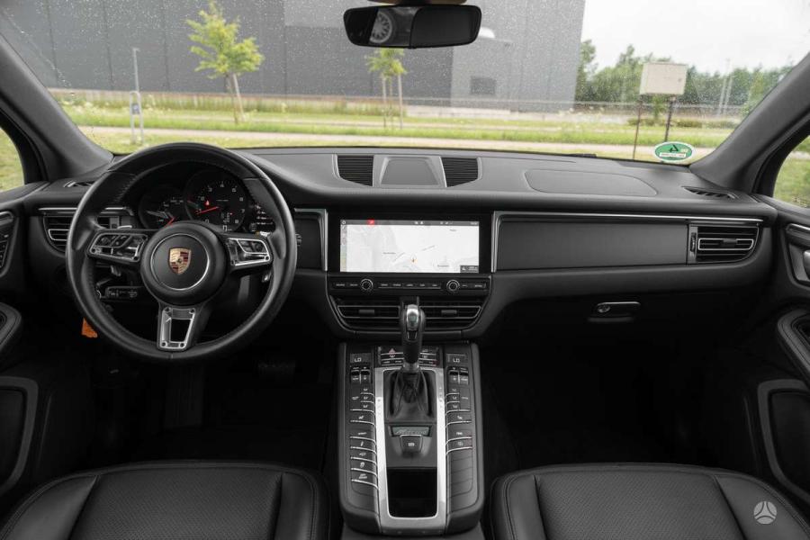 Red Porsche Macan 2019 in Vilnius, with an engine capacity of 1.98 L and mileage of 67 thousand km for 39950 €, photo 18 on AUTOMOTO.COM.LV